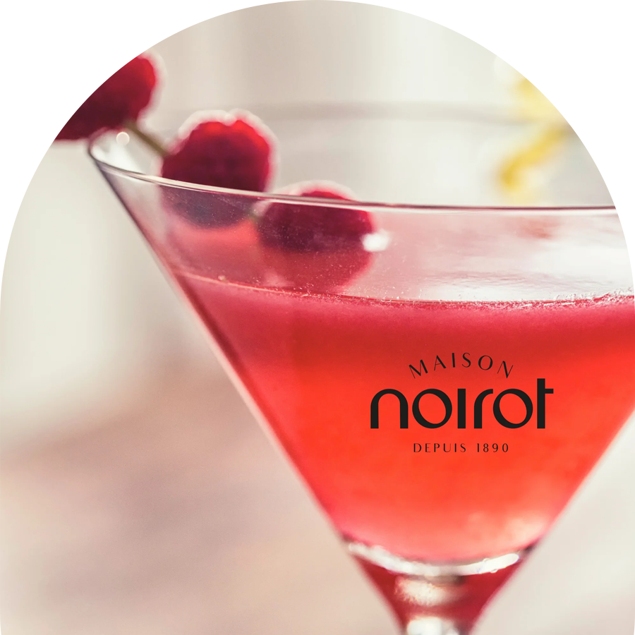 Raspberry Moon: raspberry cocktail with gin and pastis